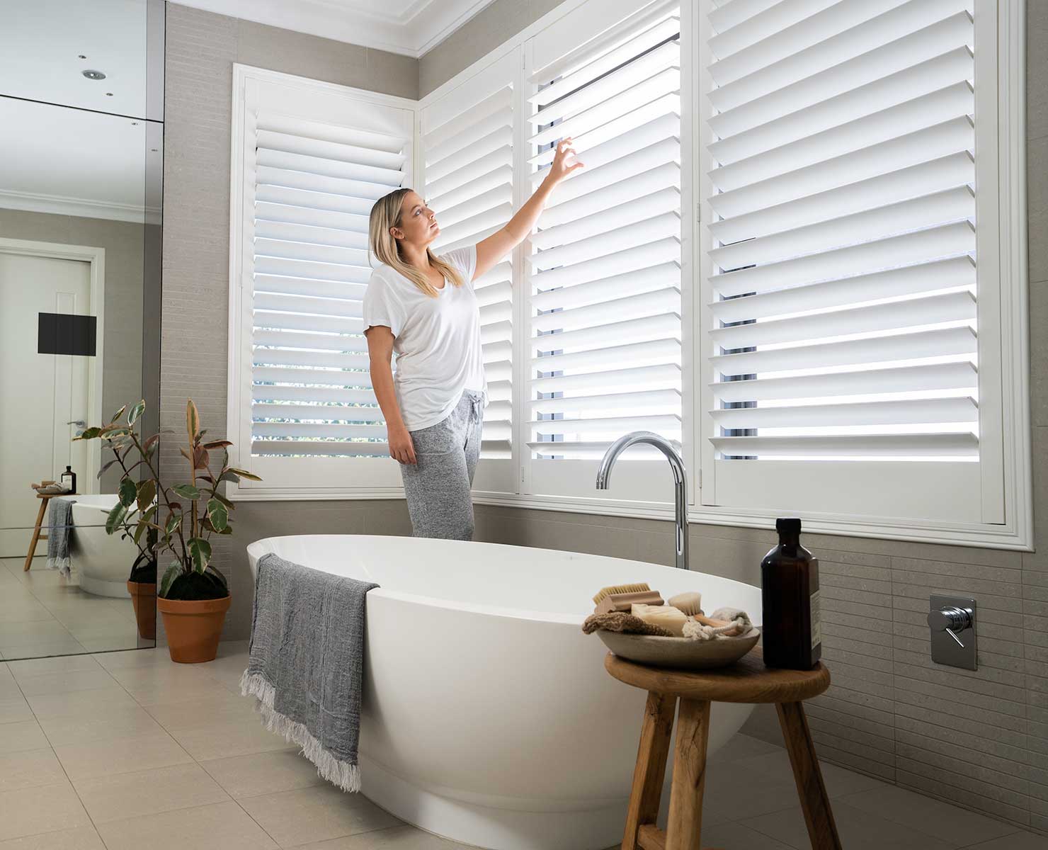 How to adjust shutter louvres - Curtain World